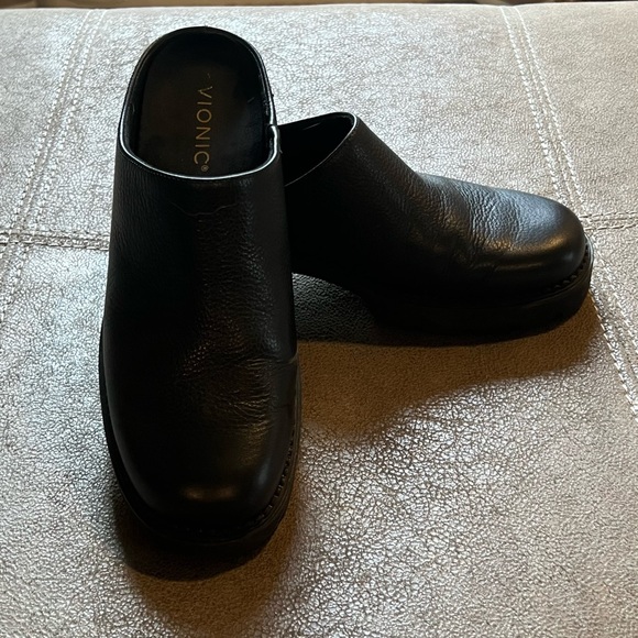 Vionic | Shoes | Vionic Black Leather Mules | Poshmark